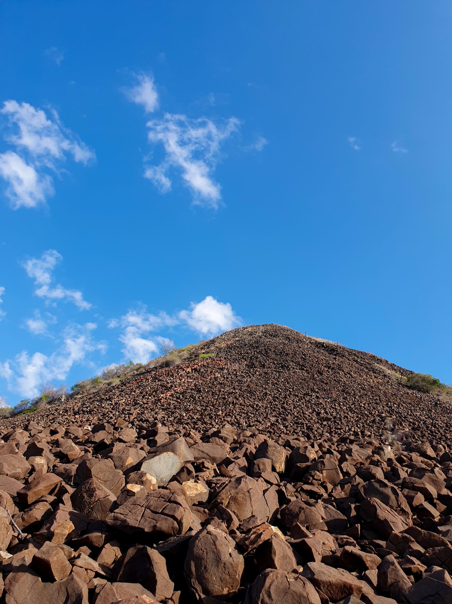 Turismo e aventura: Micaelenses escalam o Pico do Cabugi pelo segundo ...