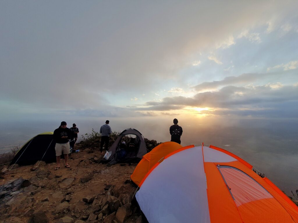 Turismo e aventura: Micaelenses escalam o Pico do Cabugi pelo segundo ...